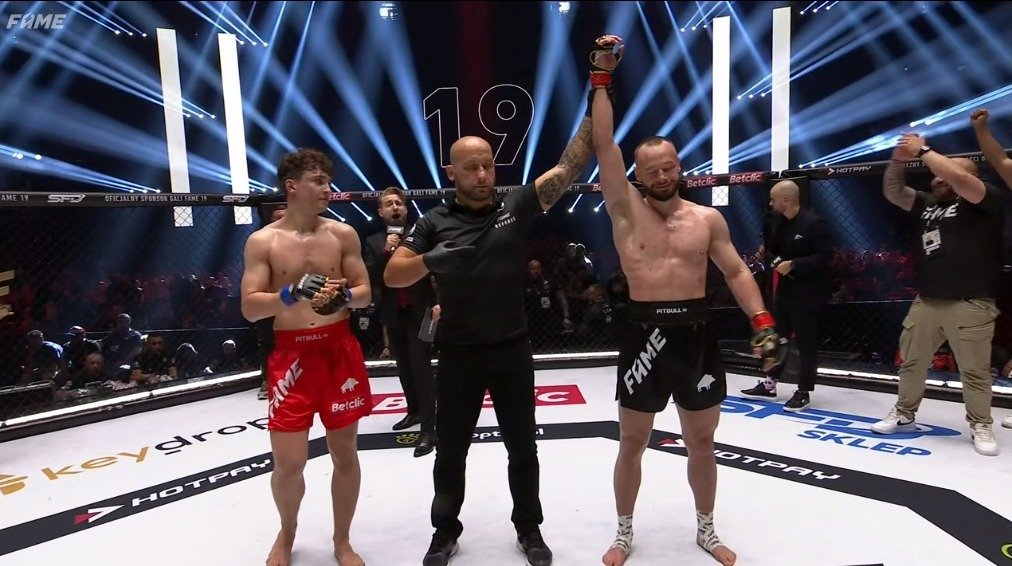 Franio znokautowany przez Xayoo! [VIDEO] - Fame MMA 19