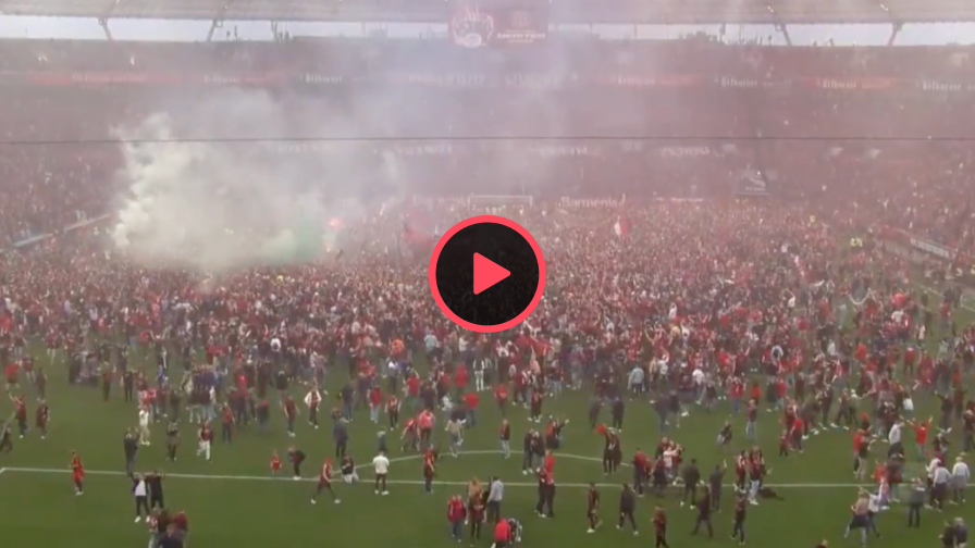 Wielka feta w Leverkusen! Kibice wbiegli na boisko i nie pozwolili dokończyć meczu [VIDEO ...