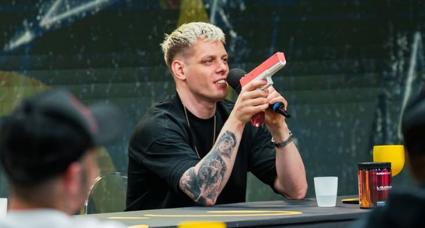 Taazy vs 12 zawodników - O której godzinie jest walka?